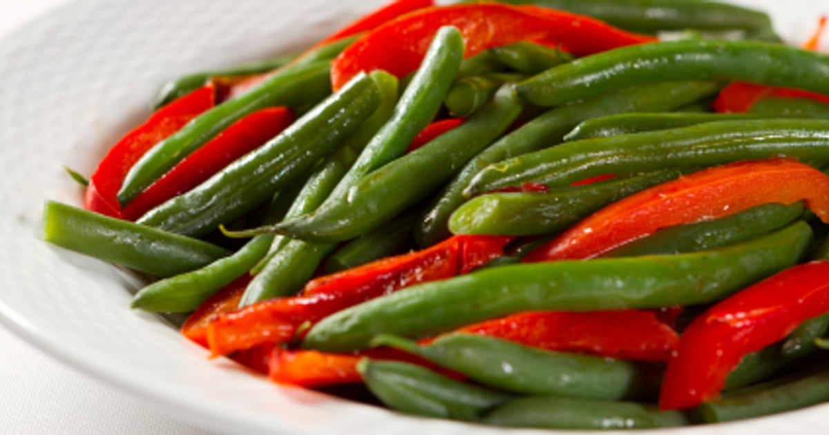 Haricots verts et poivrons rouges aux graines de sésame - Châtelaine