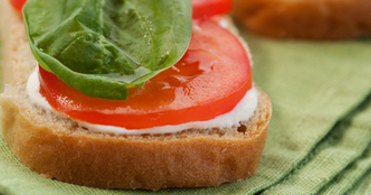 Médaillons de chèvre au basilic - Châtelaine