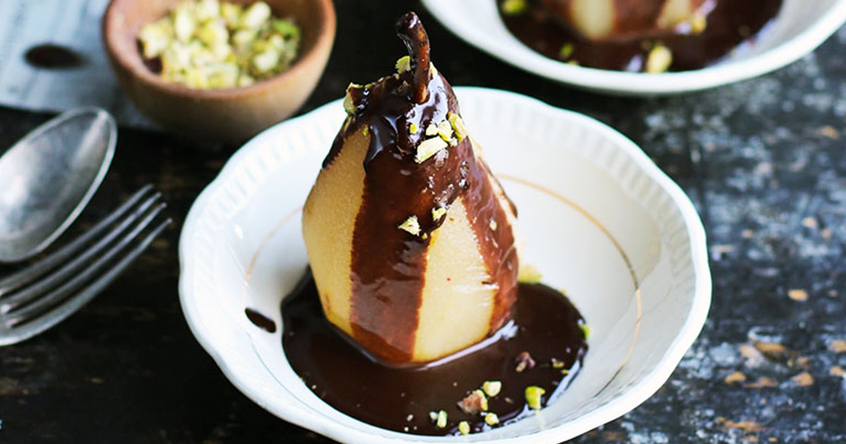 Poires au muscat, sauce au chocolat - Châtelaine