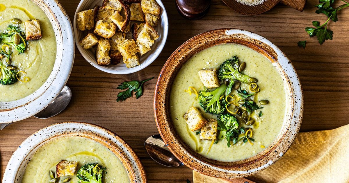 Potage de brocoli et haricots blancs + croûtons au parmesan - Châtelaine